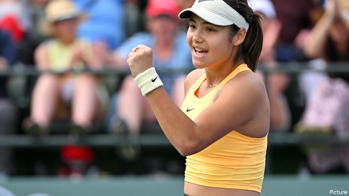 (VIDEO) "Man kann nicht in beidem gut sein": Emma Raducanu fragt ...