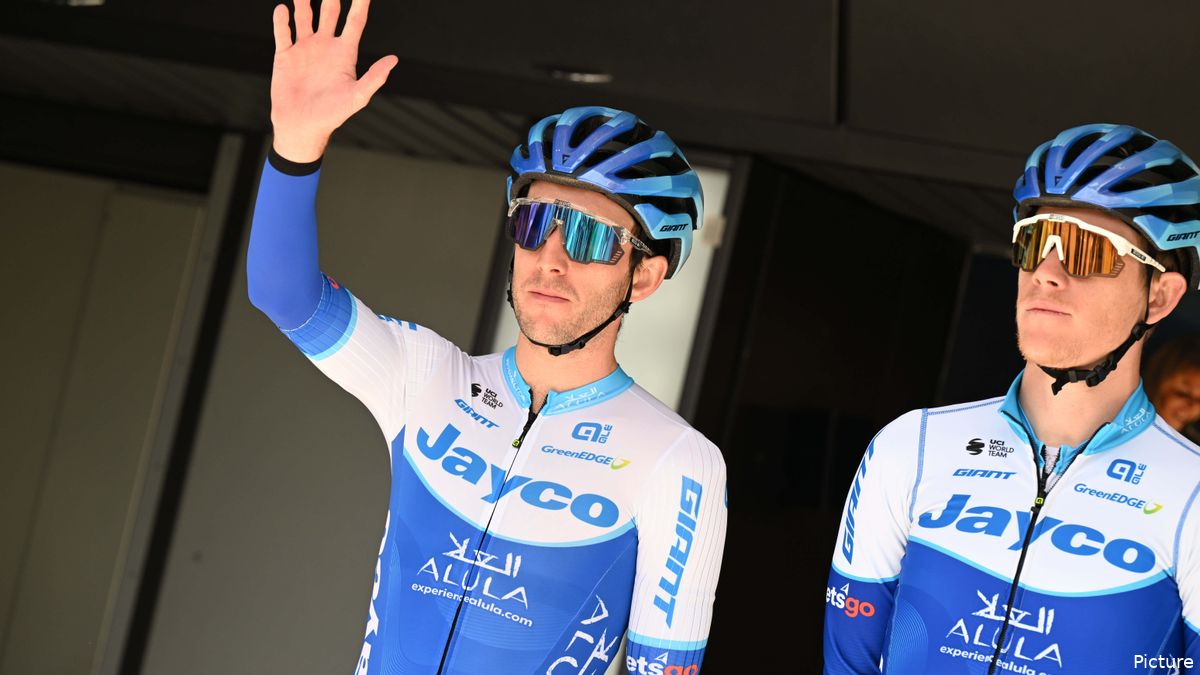 "Every edition I start, is a real privilege" - Simon Yates leads Jayco ...