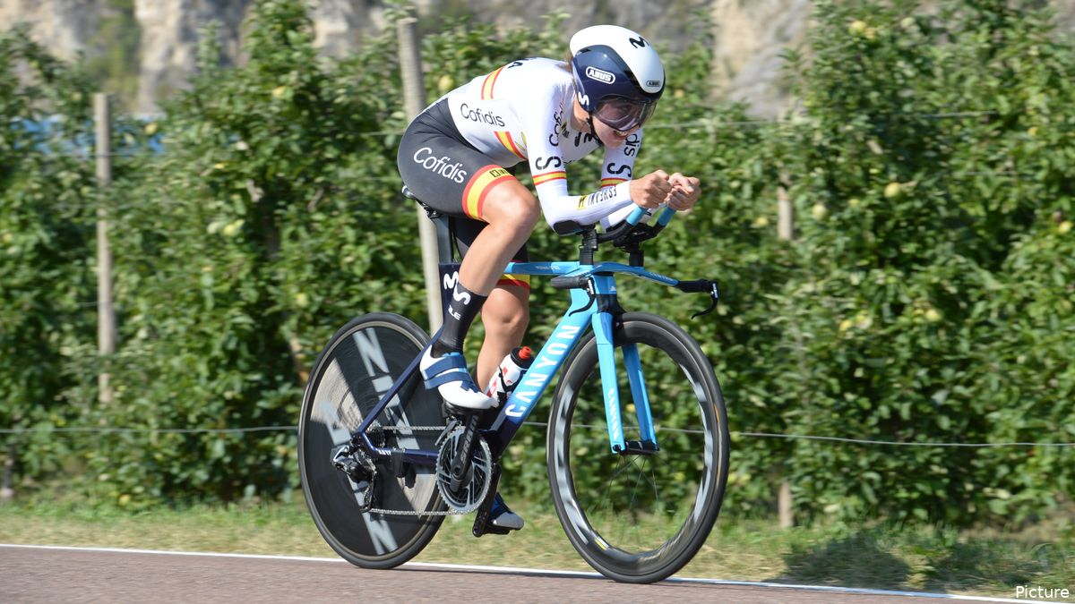 The hands of a Paris-Roubaix Femmes rider show how brutal the race is ...