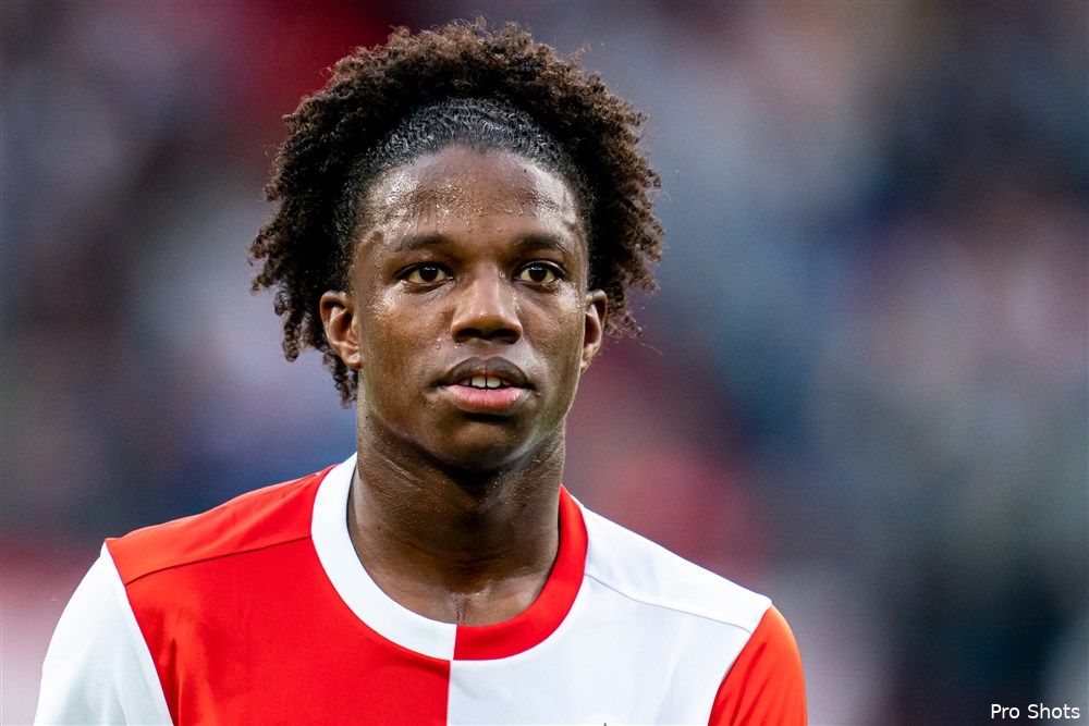 'Feyenoord gaat transfermarkt op na slecht nieuws over Malacia' | FR12.nl