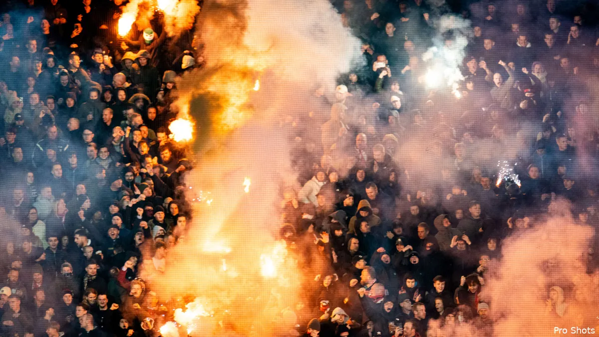 Feyenoord-supporters steken vuurwerk af bij hotel Bayern München | FR12.nl