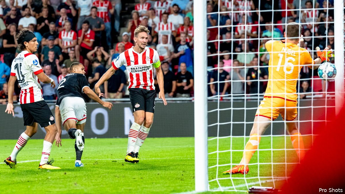PSV overleeft spektakelstuk en stoot door naar laatste voorronde Champions League
