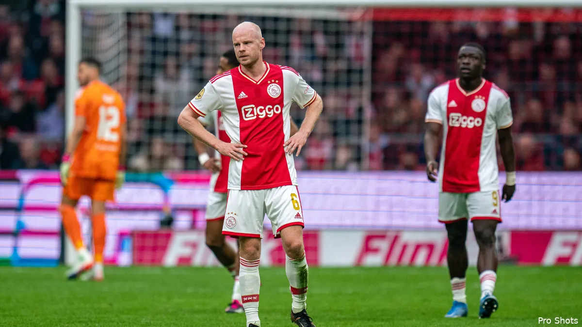 Ajax verliest Klassieker na dramatische tweede helft