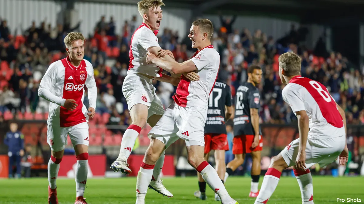 Janse laat zich zien aan Farioli en bezorgt Jong Ajax broodnodige overwinning