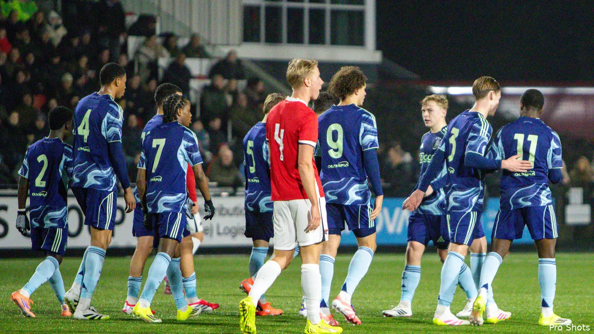 Jong Ajax mazzelt op bezoek bij Jong AZ en begint het jaar met drie punten