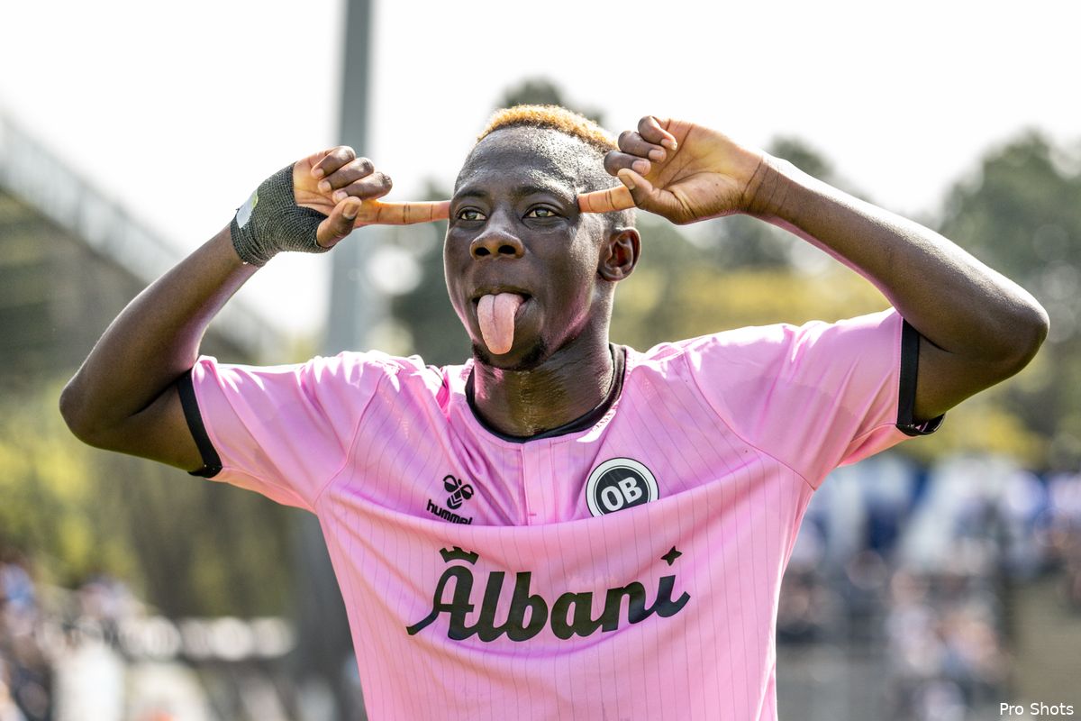 Complimenten voor Minteh: "Het voetbal van Feyenoord past hem perfect ...