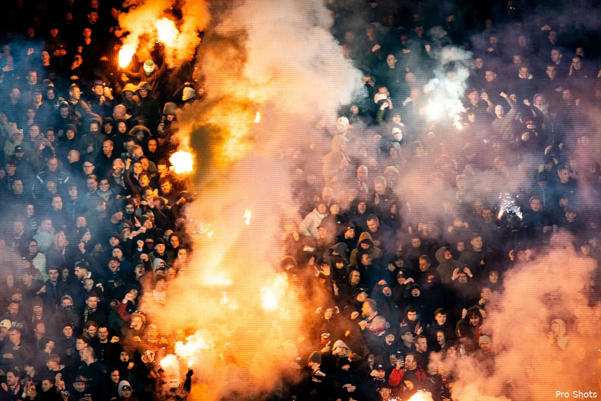 Feyenoord-supporters steken vuurwerk af bij hotel Bayern München | FR12.nl