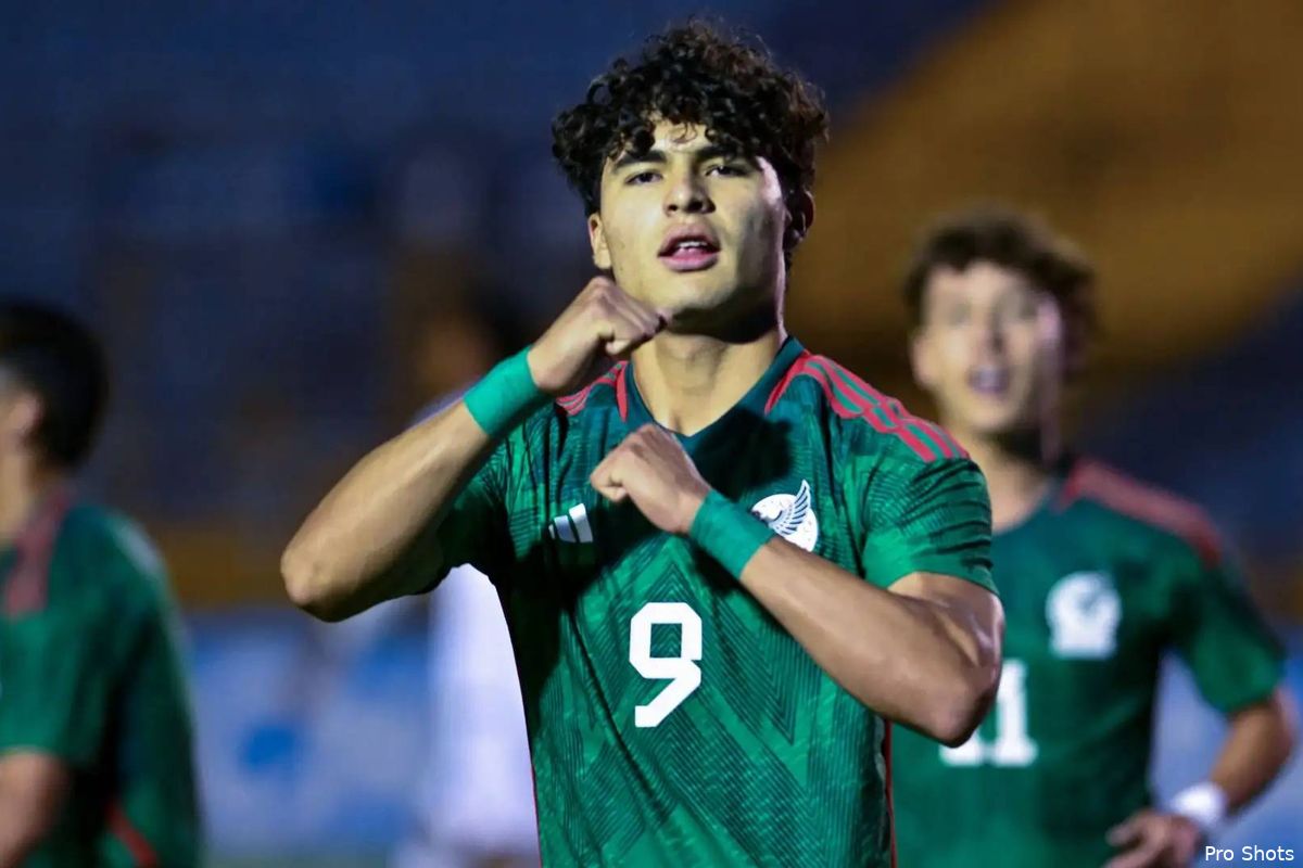 FOTO: Stephano Carrillo tekent meerjarig contract bij Feyenoord | FR12.nl