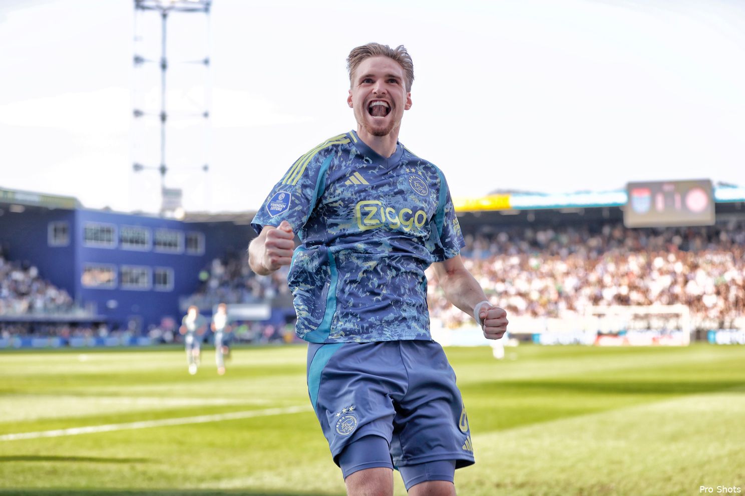 Ajax maakt geen fout in titelrace ondanks stroef optreden bij PEC Zwolle