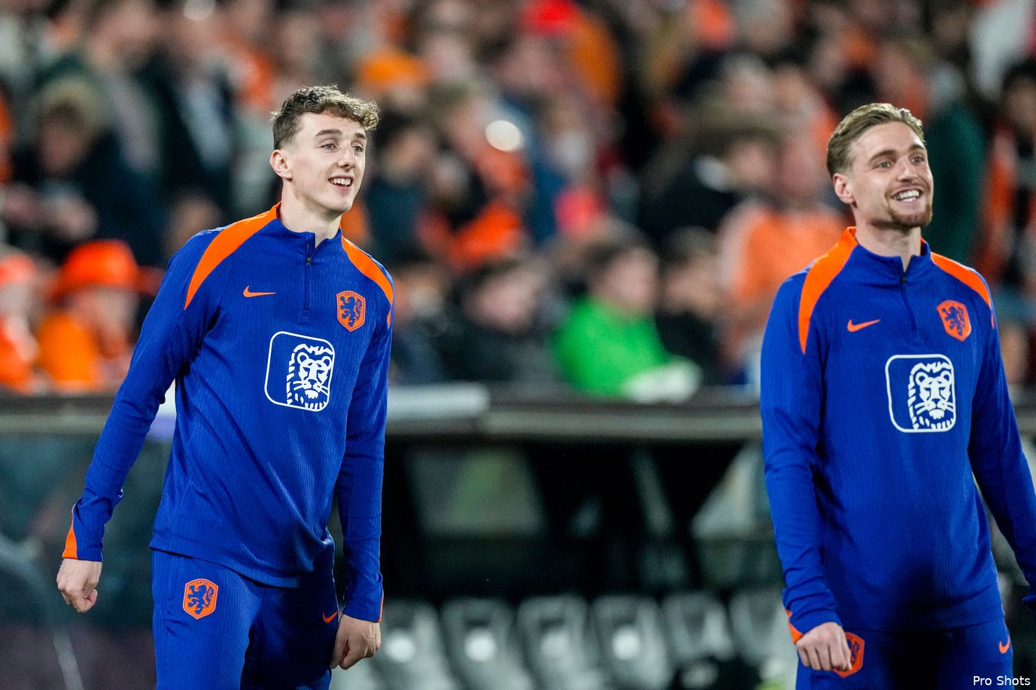 Rondom Ajax: Ajacieden vieren feest na knappe zege in Eindhoven