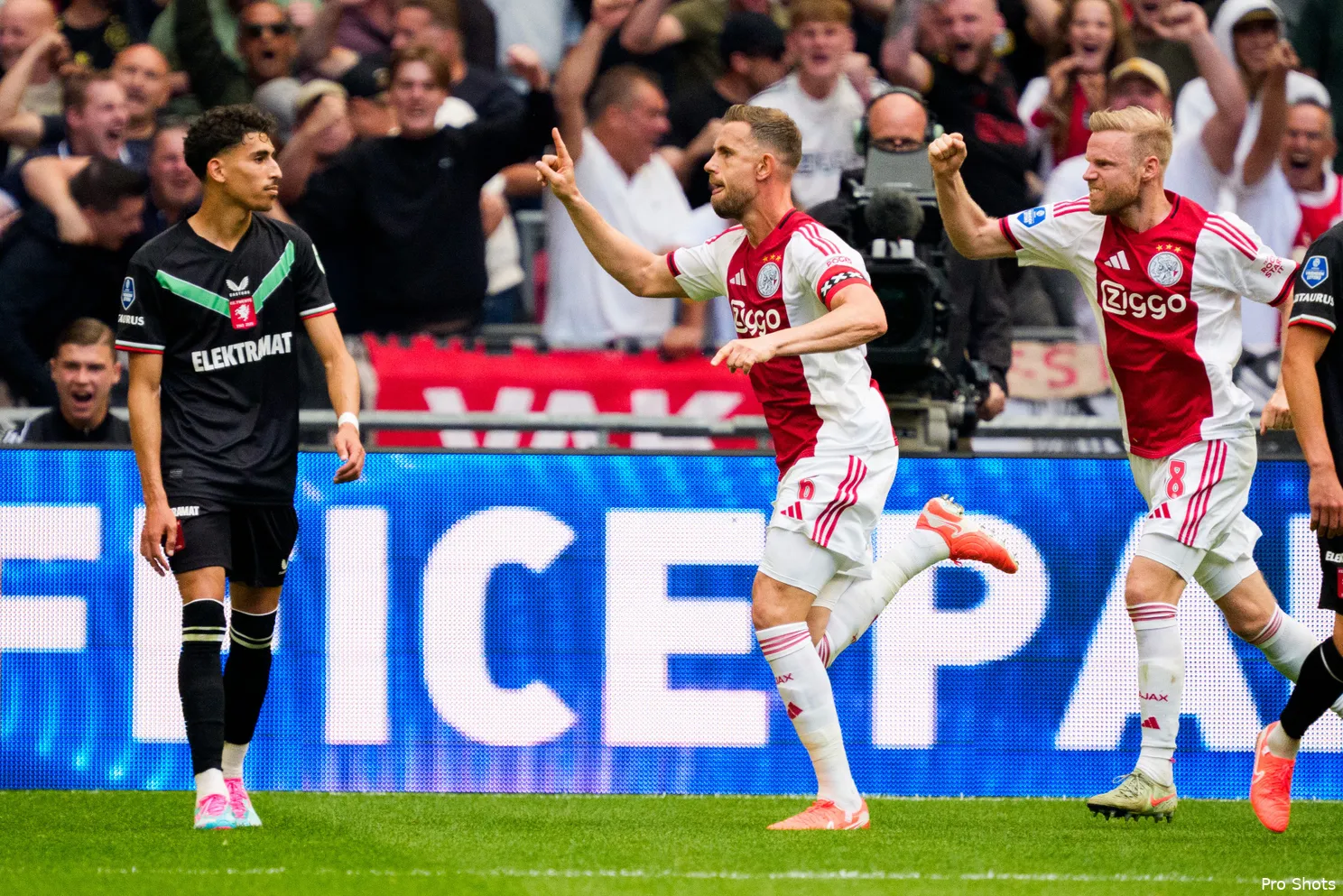 'Henderson neemt in Zeist afscheid van Ajax; wegen van middenvelder en ...