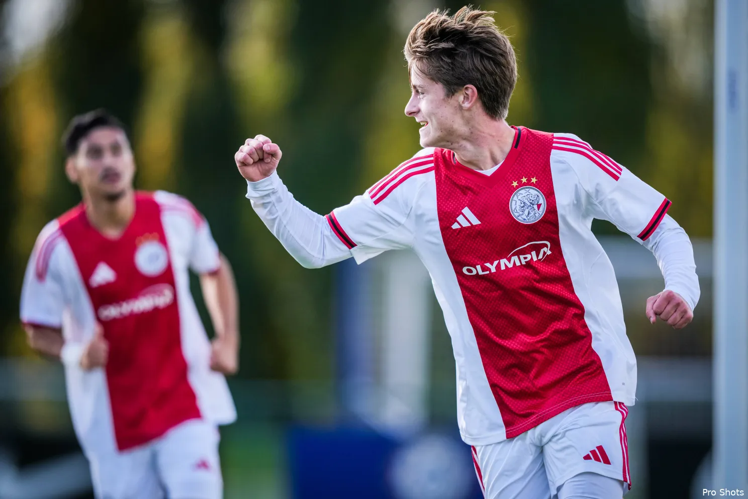Ajax O19 verliest doelpuntrijk duel met ruime cijfers van Chelsea O19