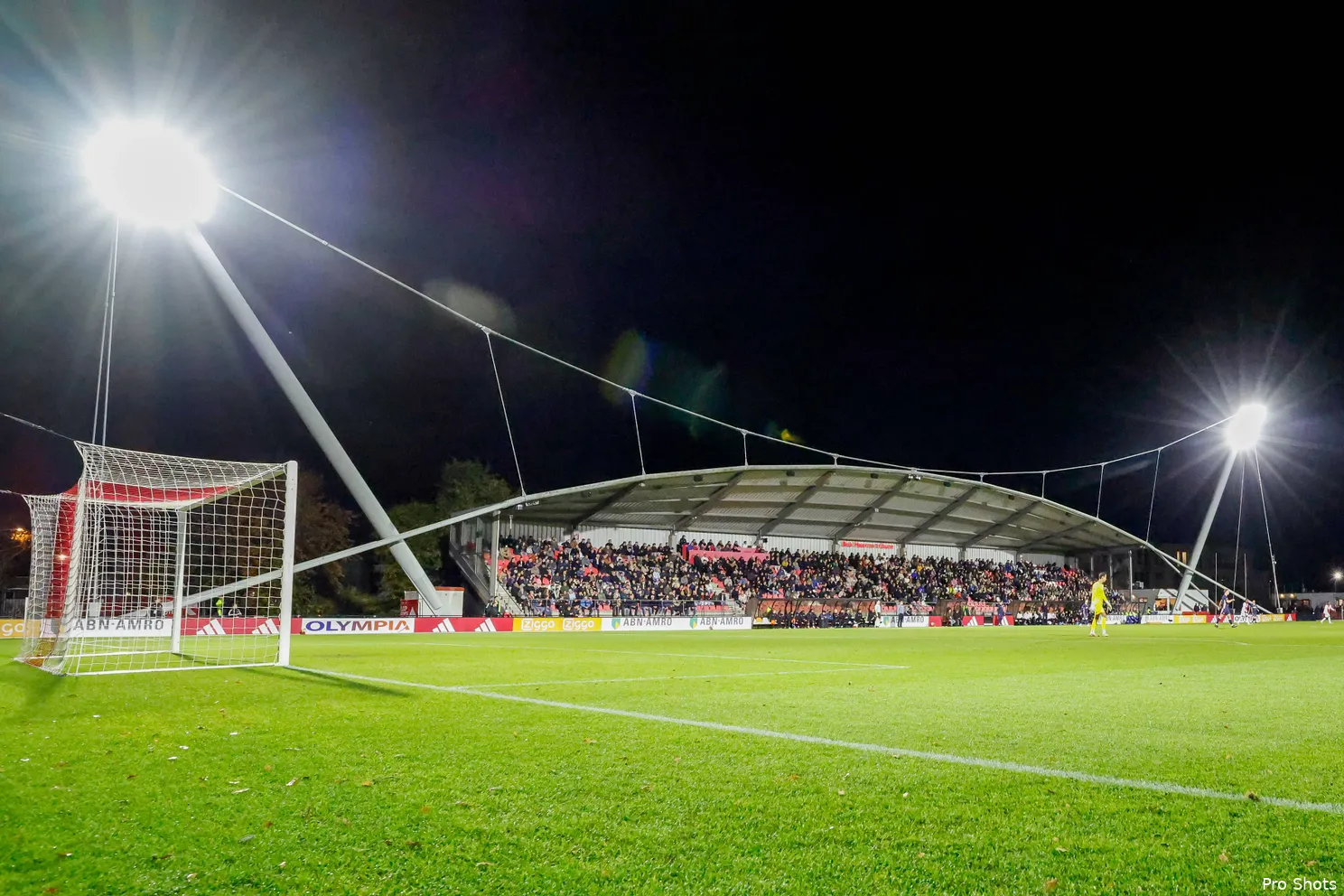Ajax zet streep door komst talenten van Sporting Portugal en West Ham ...