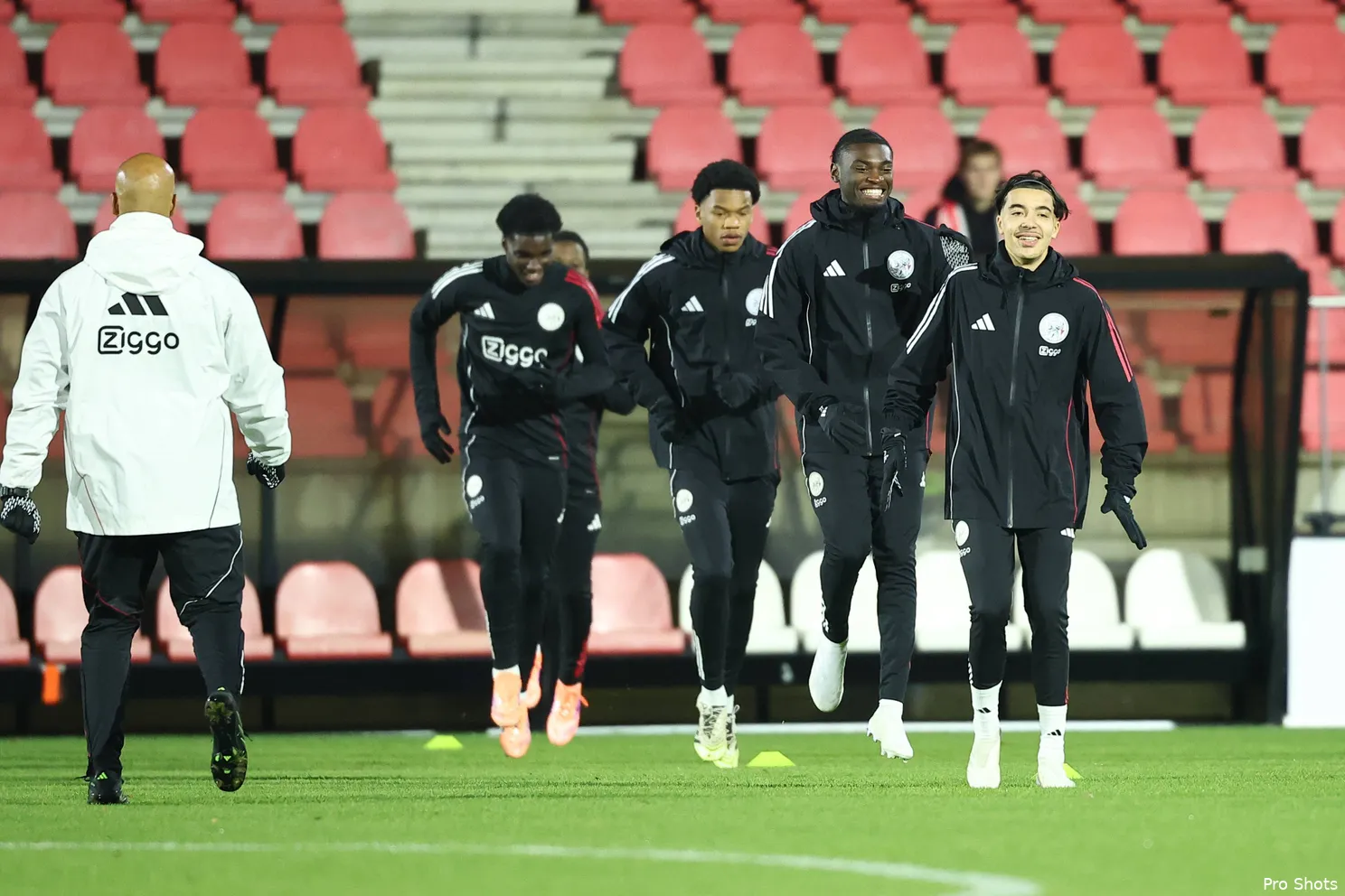 Weijs verklaart aanwezigheid Bounida en Mokio bij Jong Ajax: 'Verzoek ...