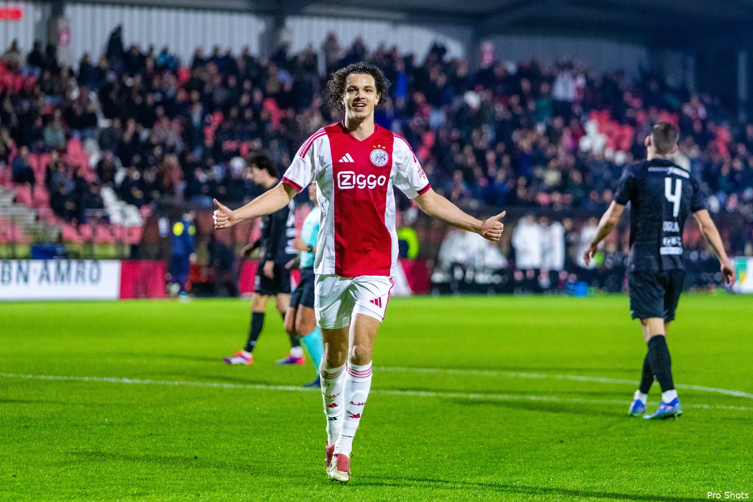 'Ik zit wel dicht tegen Ajax 1 aan, je hoopt dat de kans een keer komt'