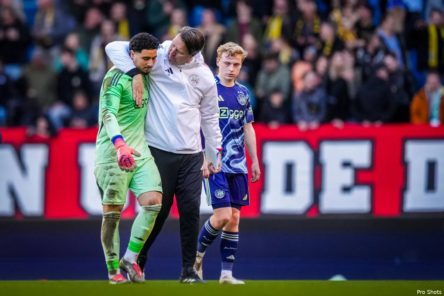 El Hani debuteert en is plots derde doelman Ajax 1: 'Dan begint het aan ...