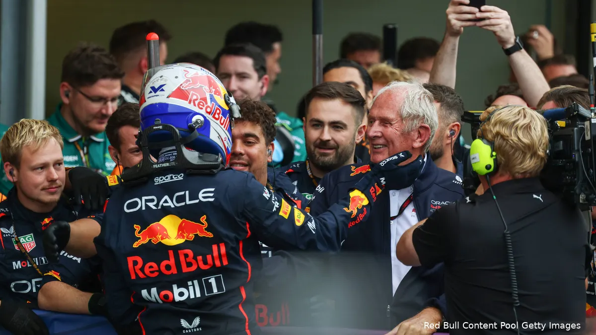 Valkenburg speculeert over titelkansen Verstappen: 'Zou Max daar dan nog eens aan terugdenken ...