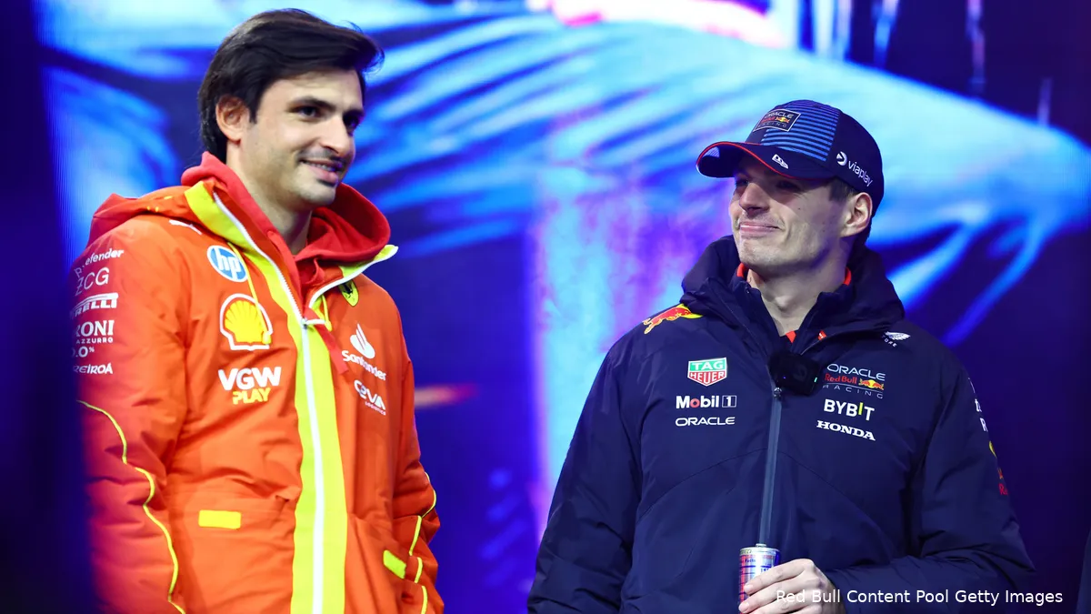 Sainz had het 'niet zo moeilijk' als teamgenoot van Verstappen: 'Heeft me vertrouwen gegeven ...