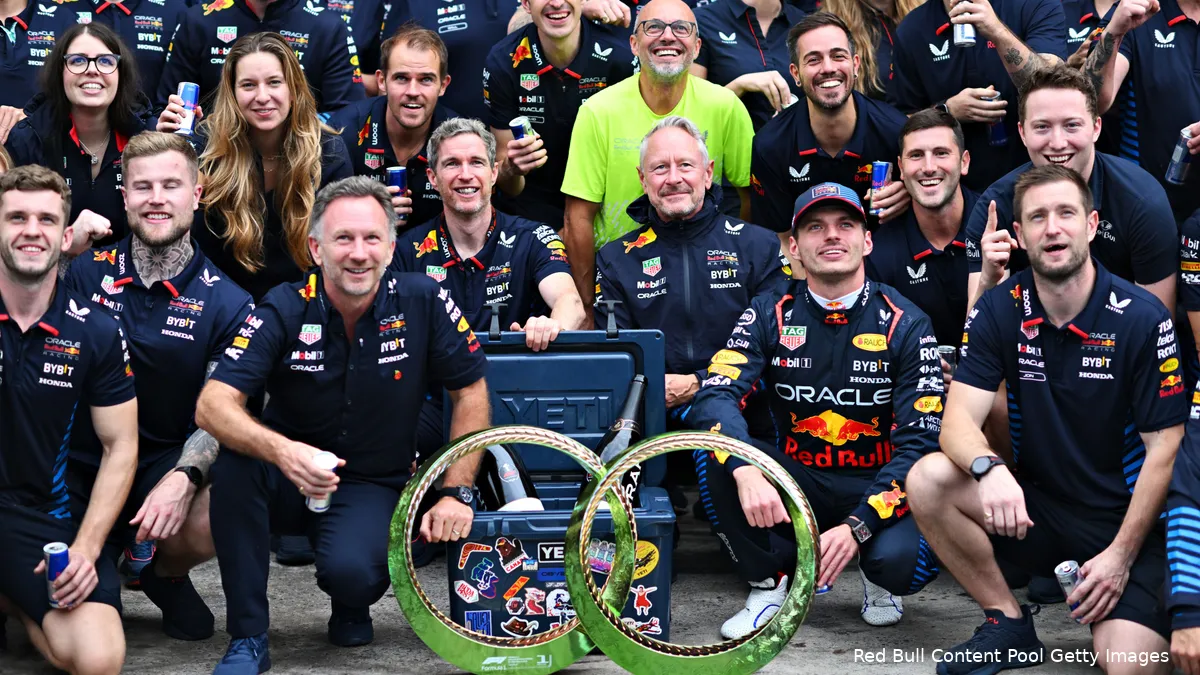 Analist strooit met complimenten: 'Verstappen kent geen zwakte en is zo uniek' | F1Maximaal.nl