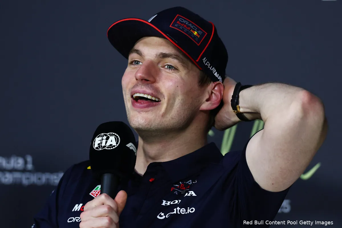 Verstappen zag het bijna niet meer zitten: 'Ik bekeek de data en deed het scherm direct uit ...