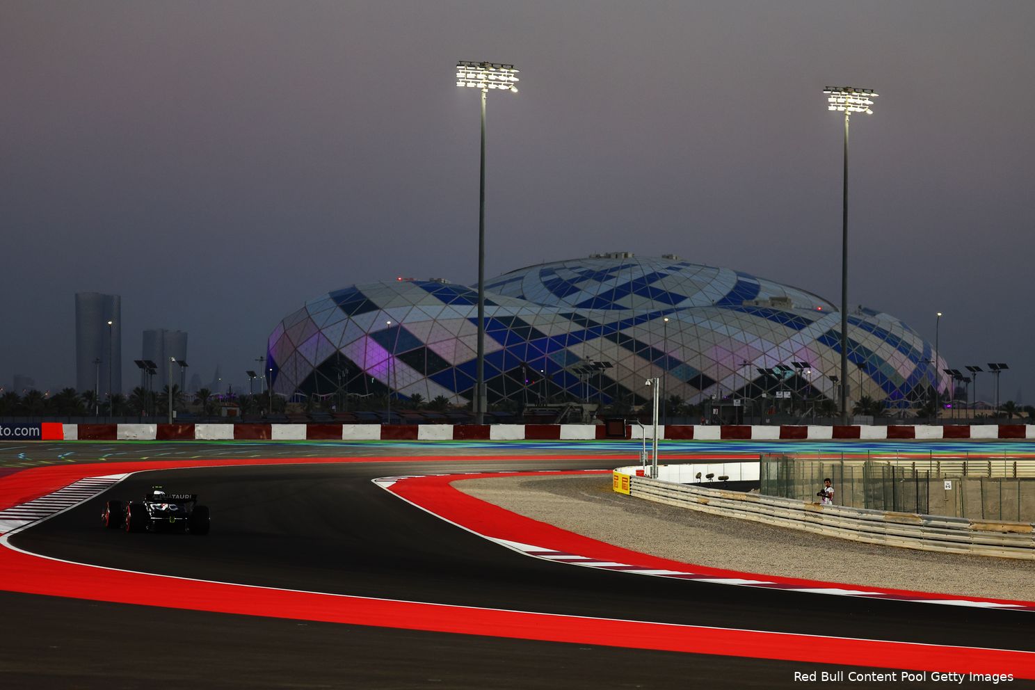 Kwalificatie | Verstappen hanteert de moker, heeft maar één rondje ...