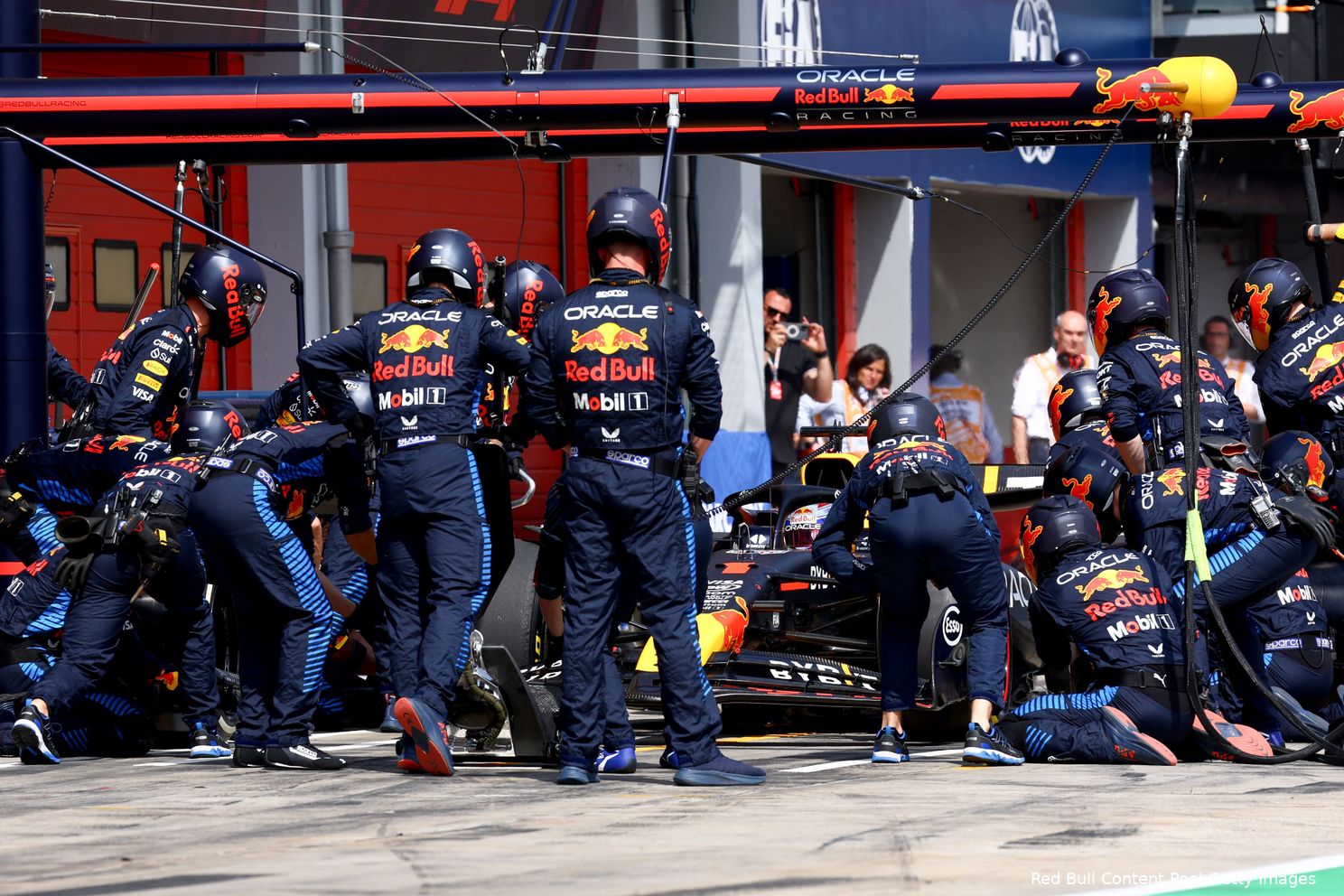 Verstappen heeft de beelden bekeken en komt met nieuw oordeel over incident met Norris ...