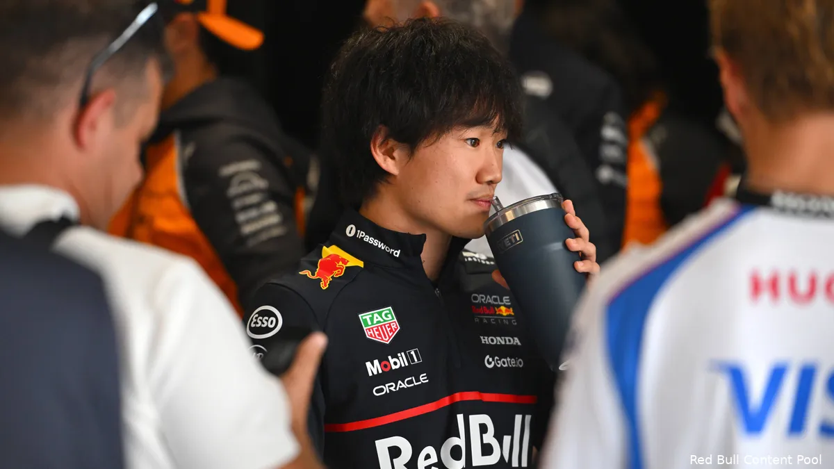 Yuki Tsunoda offert zichzelf op en gaat Max Verstappen helpen | GP33