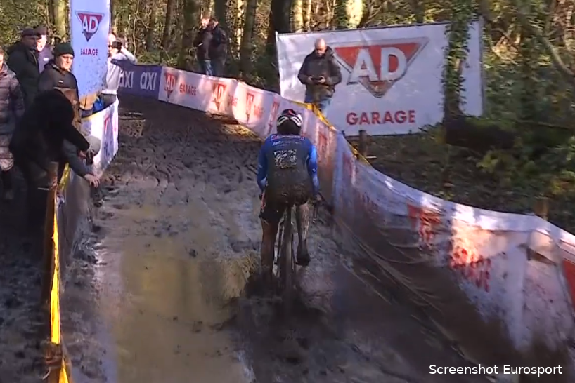 Alvarado danst door het modderbad van Niel en wint imponerend in eerste ...