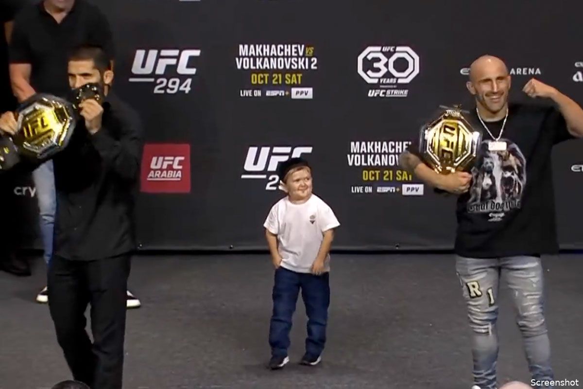 🎥 Hasbulla crashed UFC 294 staredowns! Spanning Makhachev vs ...