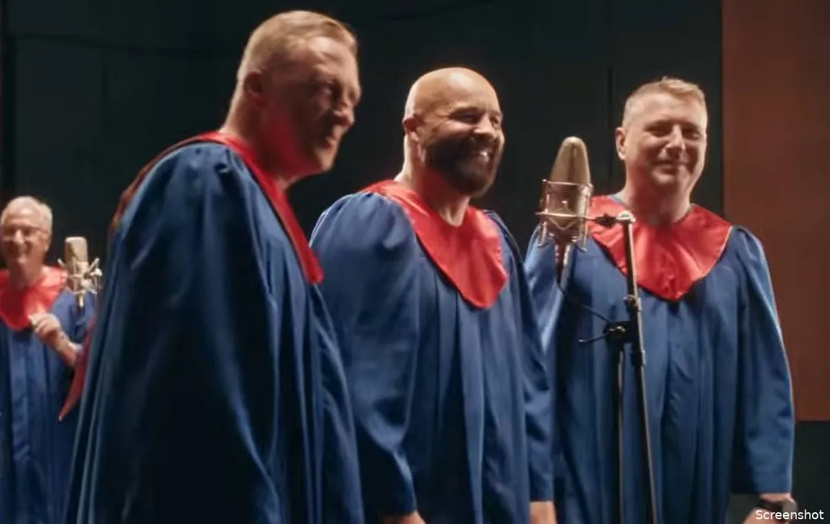 FC Twente-iconen Heubach en Polak zingen in nieuwe videoclip muzikant ...