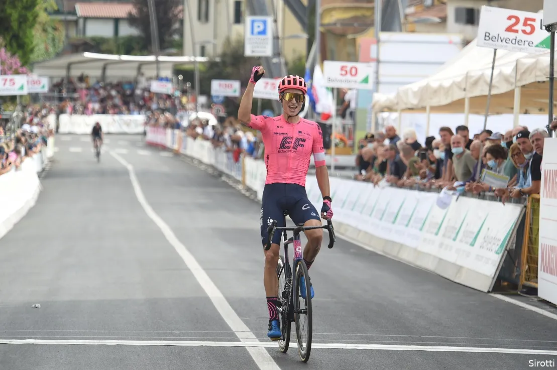 Powless soleert op knappe wijze naar zege en volgt Mollema op als ...