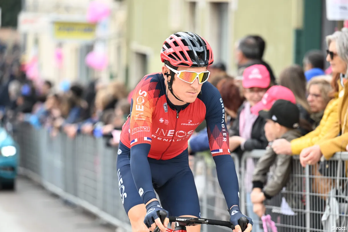 Geraint Thomas en co moeten richting Gran Sasso met billen bloot: 'We ...