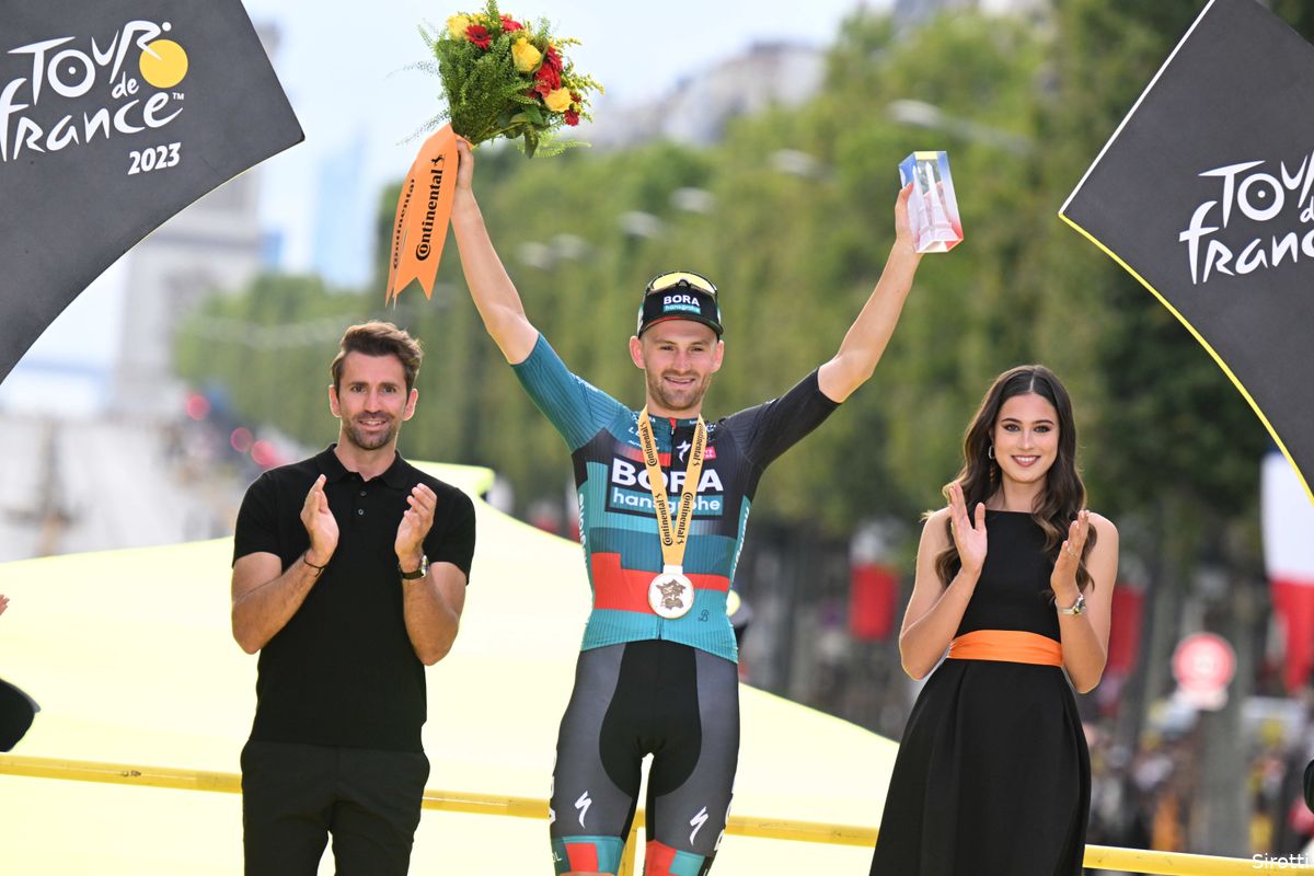 Meeus verschalkt concurrentie en wint op de Champs-Élysées: 'Voelde al ...