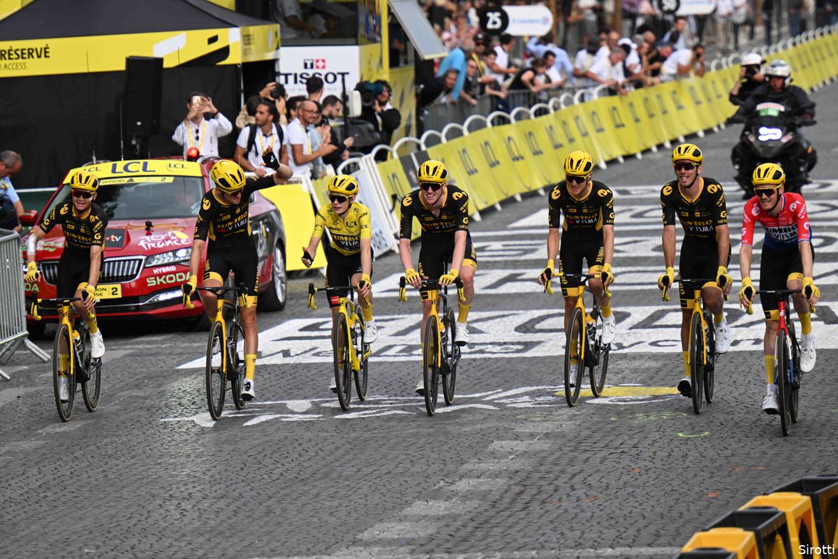 Jumbo-Visma door het dolle na tweede eindzege op rij in de Tour: 'Dit ...