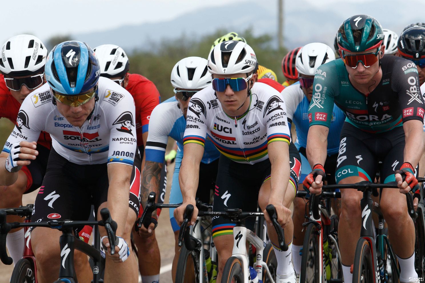 Met wijze les van Niki Terpstra in zijn oren koos Fabio Jakobsen ...