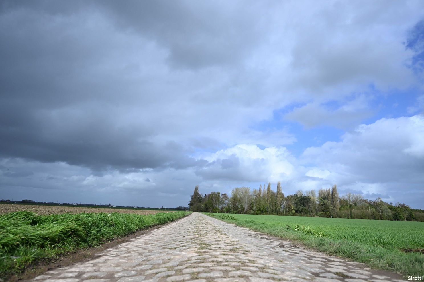 📸 Scouting Paris-Roubaix: The chicane, wet cobblestones, and "Stay ...