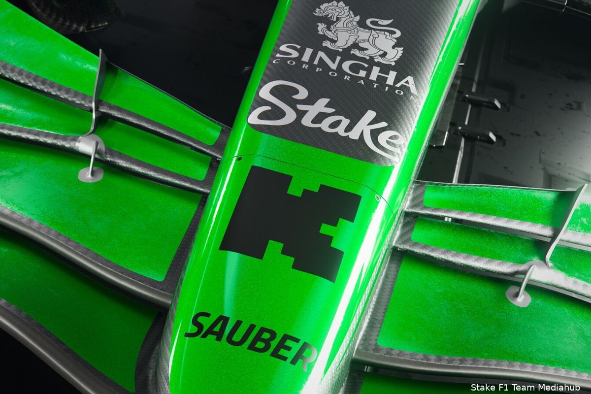 FOTO'S | Stake F1 Team toont de C44, met nieuwe kleuren, aan het grote ...