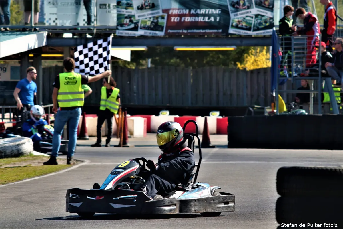 NKH-karter De Boer nam het op tegen Mercedes-junior: 'Er waren meerdere wereldkampioenen ...