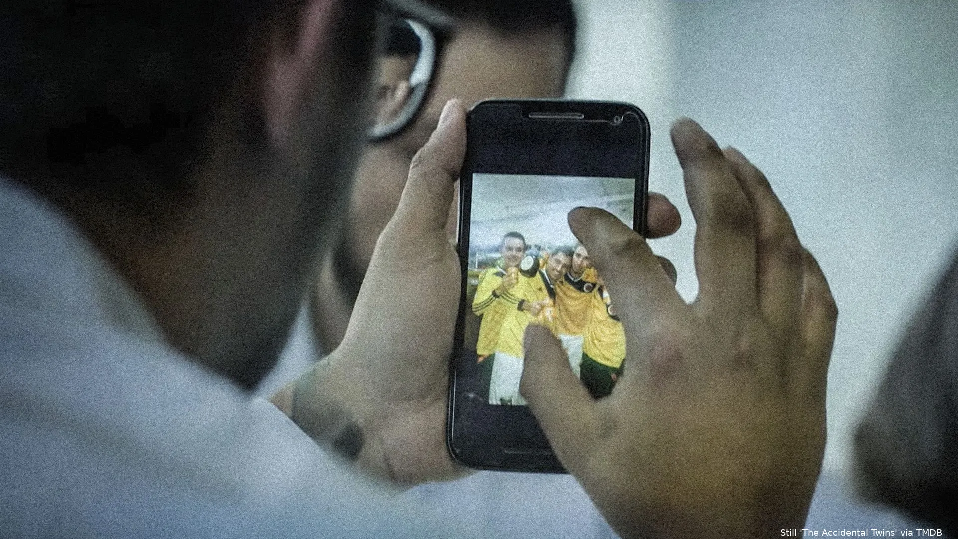 Nieuwe emotioneel beladen Netflix-documentaire 'The Accidental Twins ...