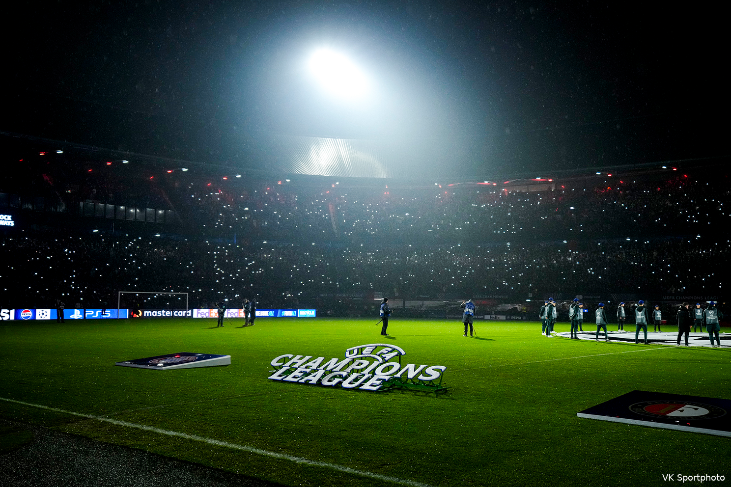 Typerende sfeeractie in De Kuip: 'Nobody said it was easy' | FR12.nl