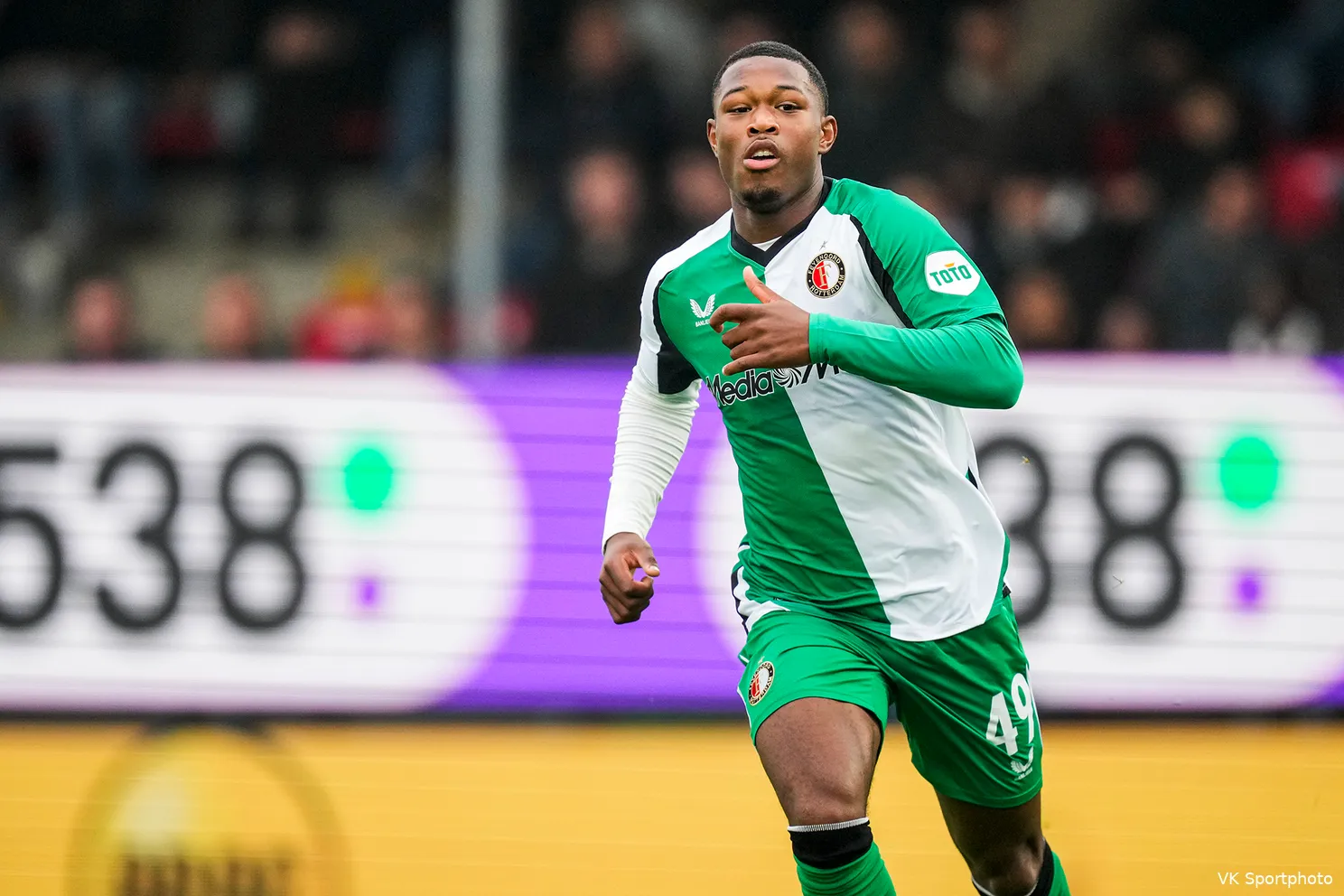 Feyenoord wint ruim van Almere City na doelpuntrijke openingsfase | FR12.nl