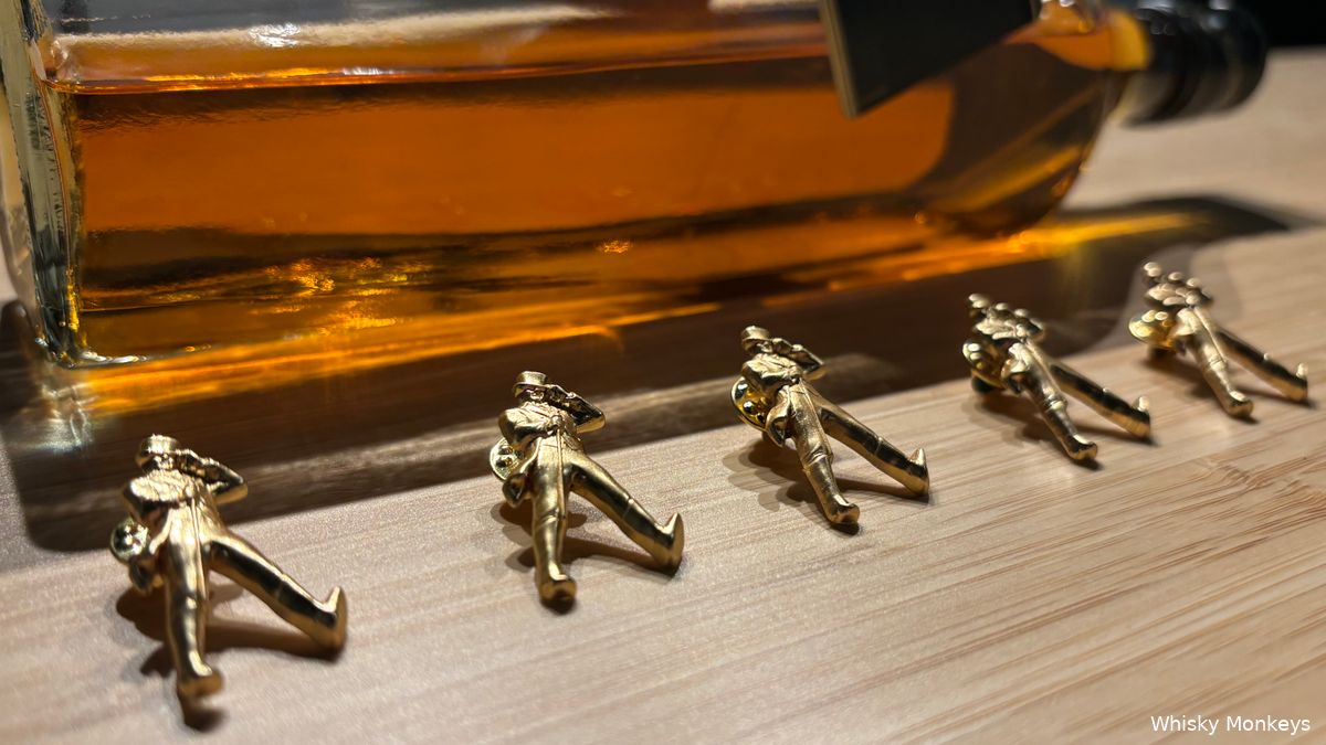Pimp je rugzak of je petje met gave Johnnie Walker pins