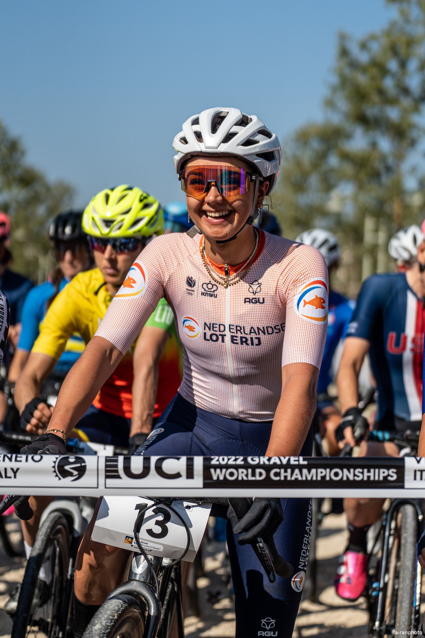 Interview | Neefjes lastiggevallen door UCI-motorrijder op WK gravel ...