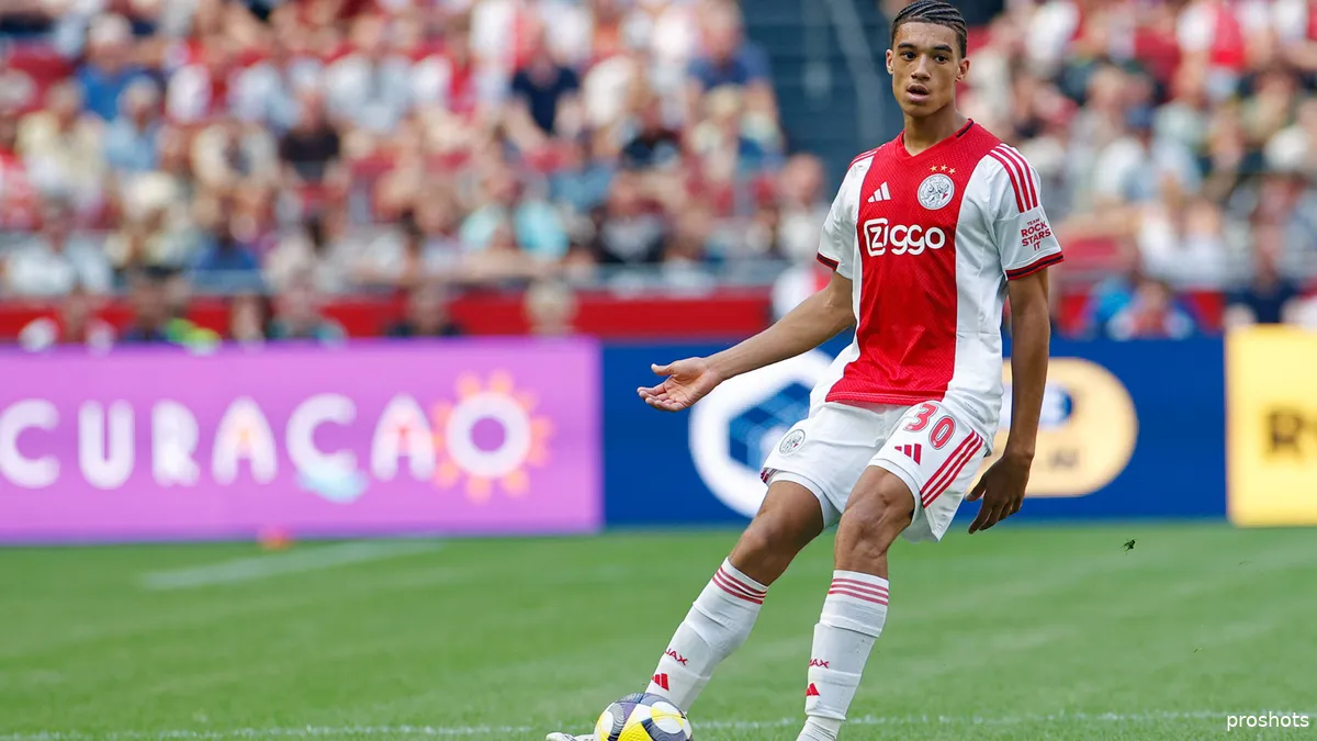 Bouwman bedankte Baas na Ajax-debuut: 'Ik heb wel even knuffeltje gegeven aan Youri'