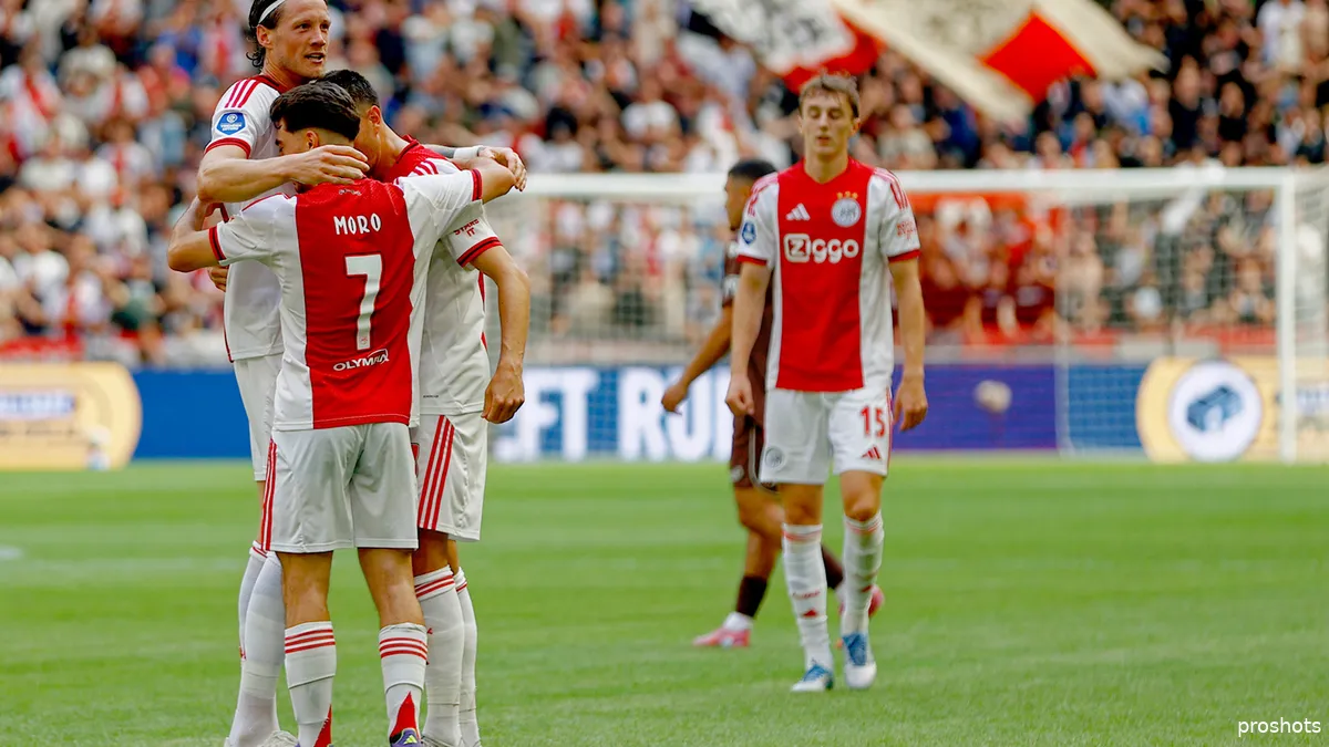 Ajax wint tijdens debuut Gloukh met 2-0 van Telstar in open wedstrijd