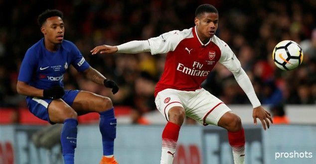 Familia-Castillo tekent profcontract bij Chelsea