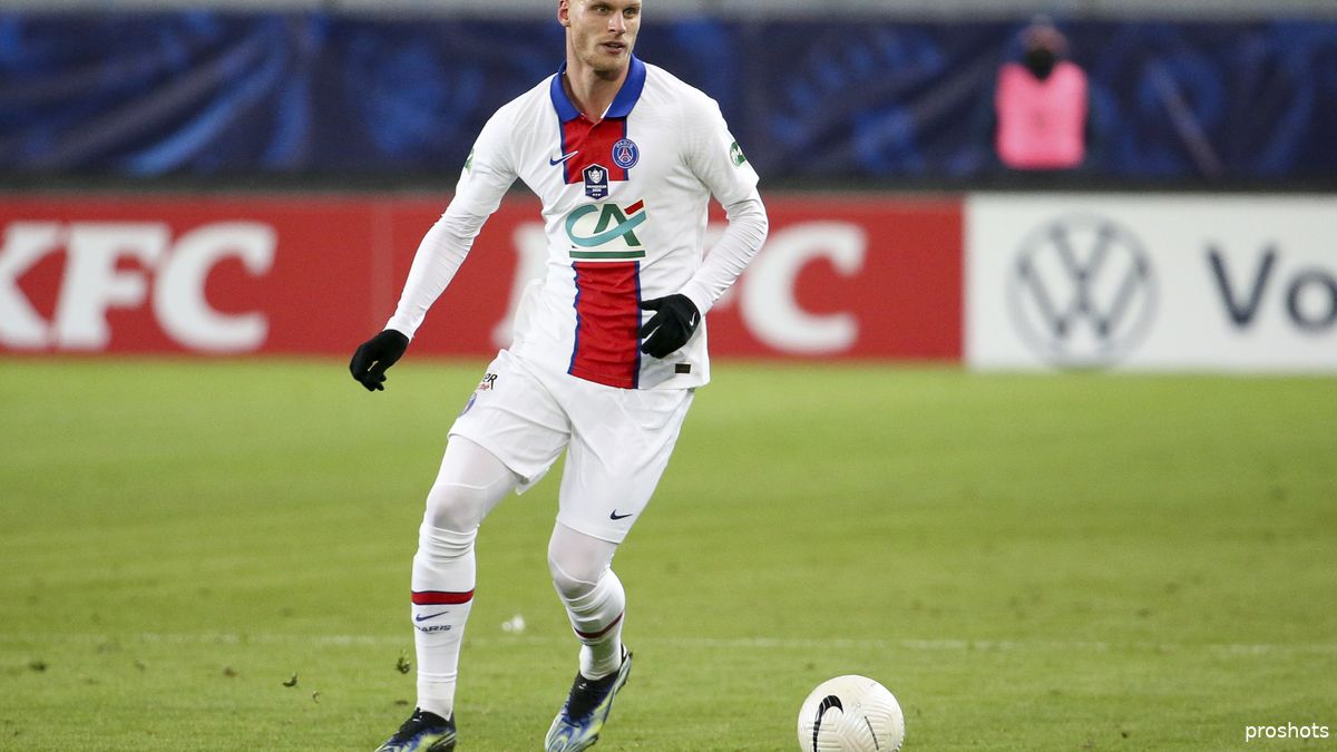 Bakker over mogelijk vertrek bij PSG: 'Wil gewoon elke week spelen'