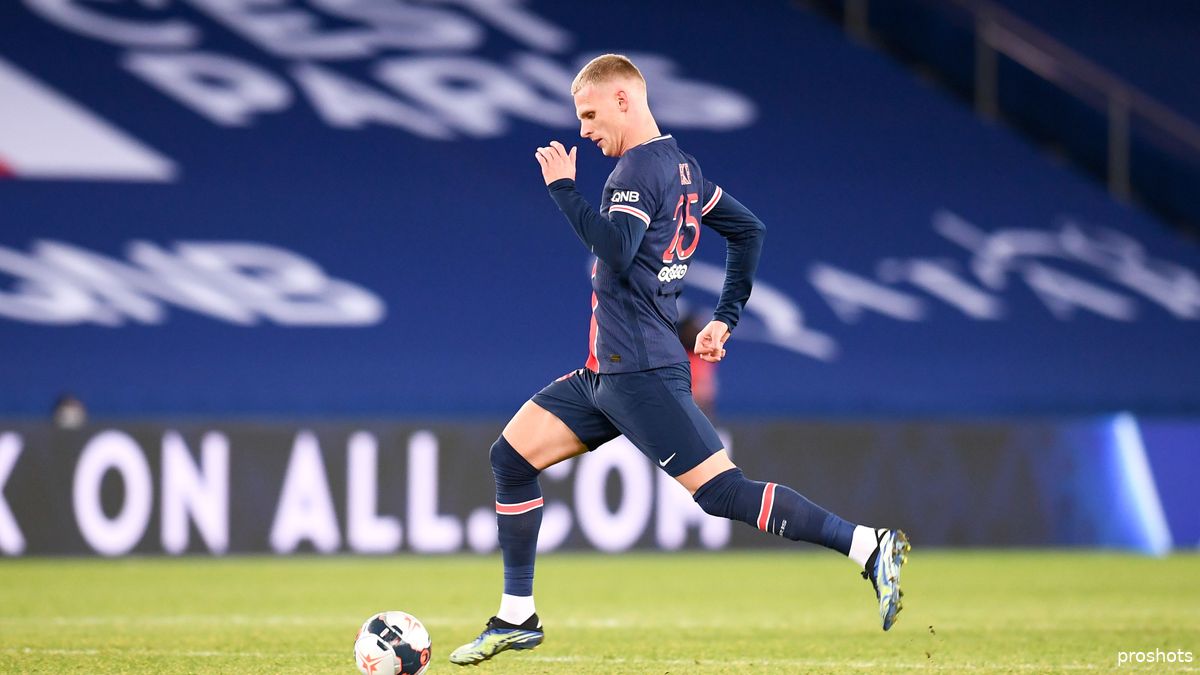 Bakker gaat in op toekomst: 'Met PSG om de tafel'