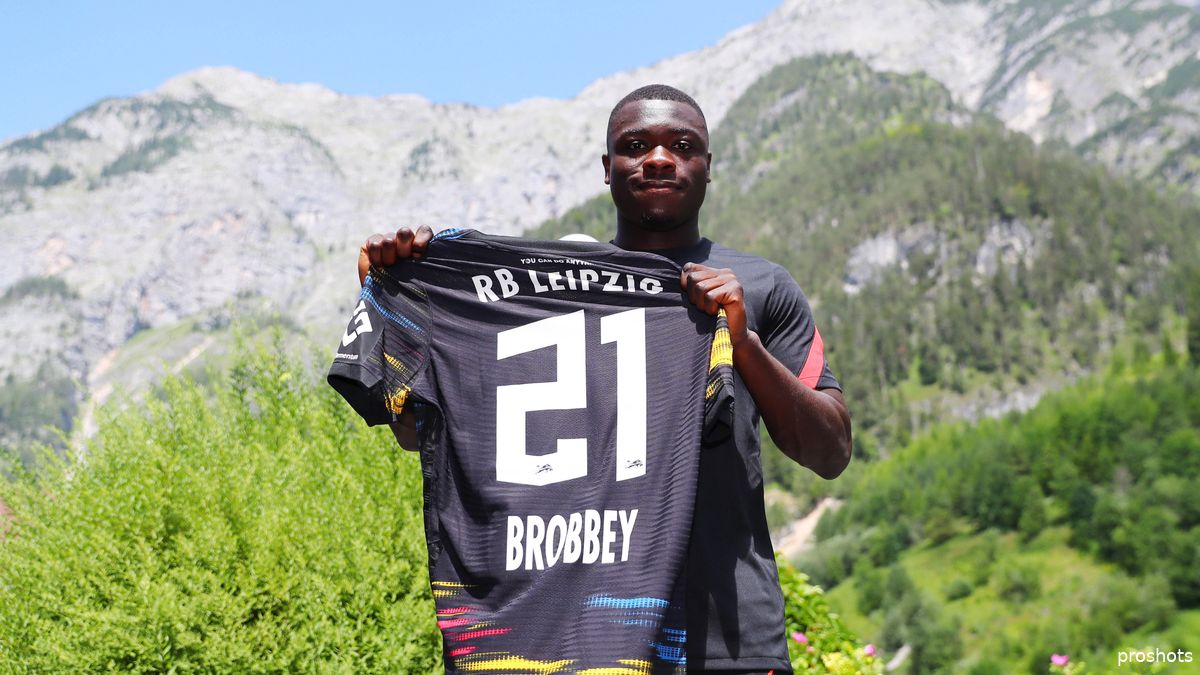 Brobbey past zich aan in Leipzig: 'Het Ajax-systeem is het lekkerst'