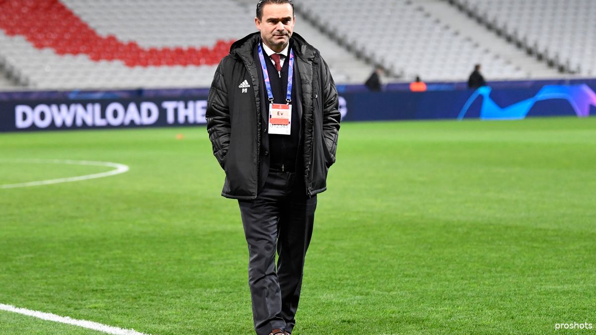 Reconstructie De Telegraaf: 'RvC smeekte Overmars om bij Ajax te blijven'